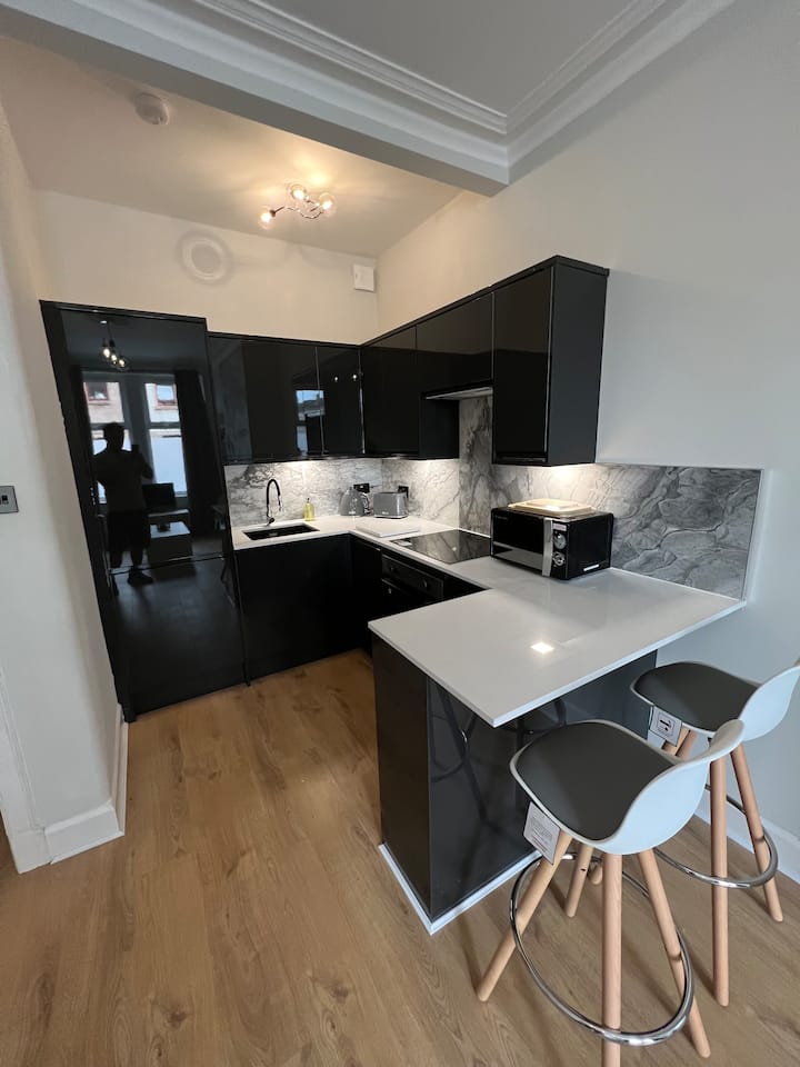 Spacious, Modern 1 Bedroom Flat - Edinburgh