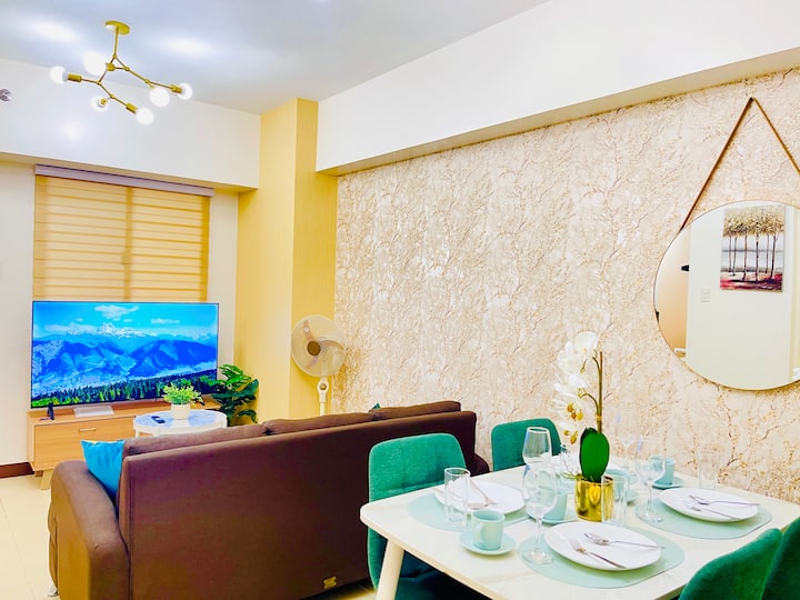 Luxe Spacious 2br Suite:karaoke/fast Wi-fi/atrium - Quezon City