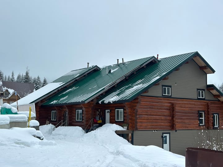 Sasquatch Mountain Log Cabin - Harrison Hot Springs