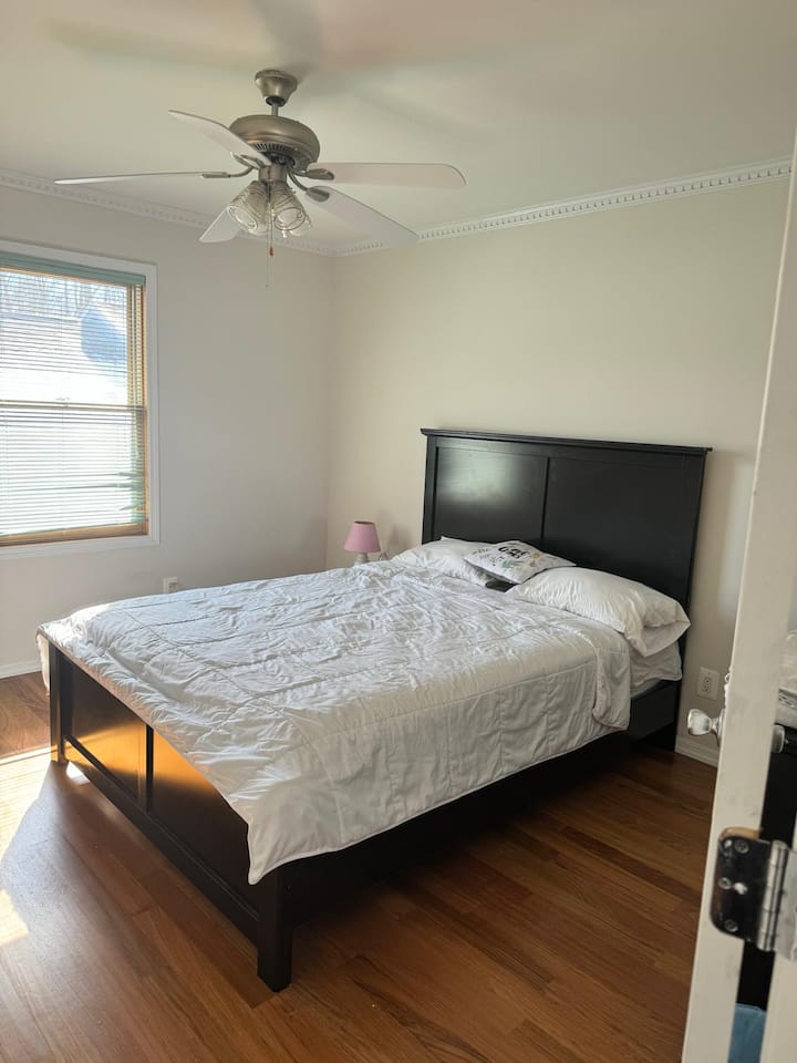 Elegant 4br | Office, Fireplace & Free Parking. - Edison, NJ