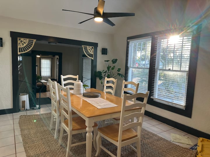 The Vintage Coastal House - Bradenton, FL