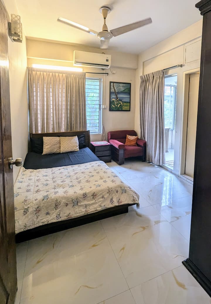 Cozy Room With Attached Bathroom - 다카