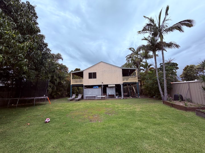 Dog & Kids Friendly- Entire Home-beach&mountain! - Coolum Beach