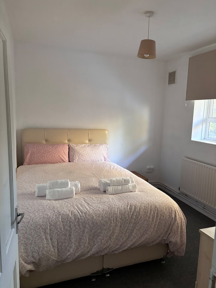 2 Bedroom Flat - London