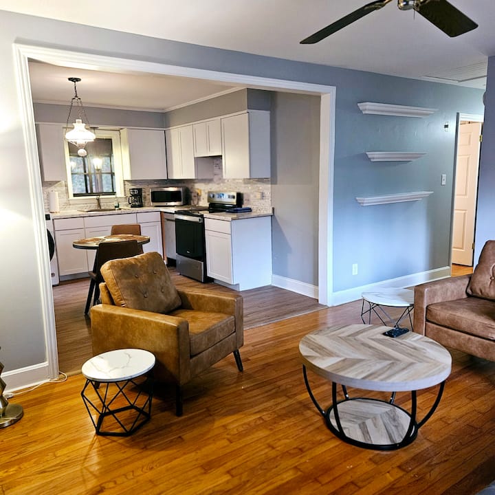 Charming Charlotte City Getaway - Zephyr, Charlotte