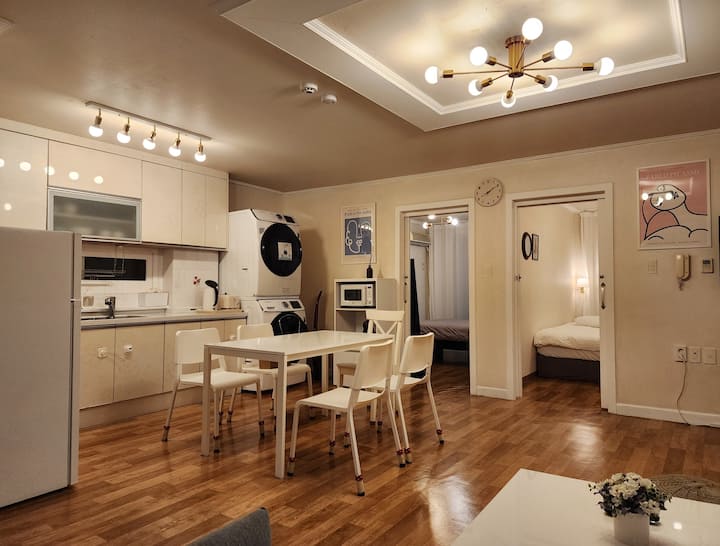 [Ellastay] 
서울 
넓은집 
가족여행 
3층단독사용 신정네거리역세권
고척스카이돔 - 首爾