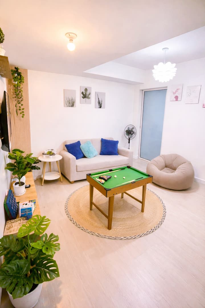 The Sunny Side 2br With Pool And City View - Muntinlupa