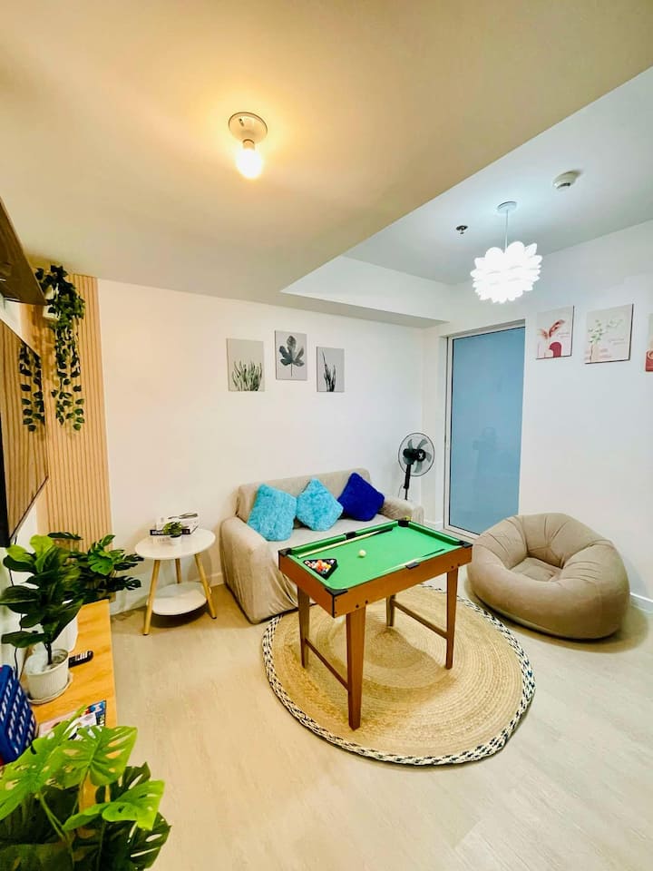 The Sunny Side 2br With Pool And City View - Parañaque