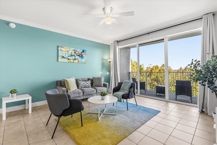 Trendy Lake Condo W/disney View - Lake Buena Vista, FL