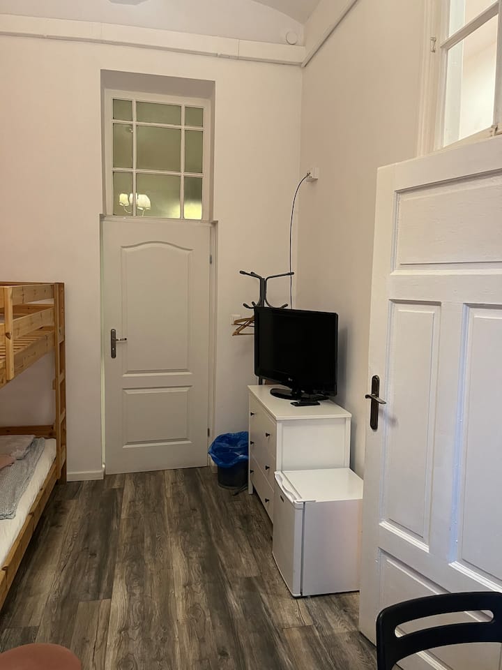 Hostel Wiktoria Różowy - Krakow