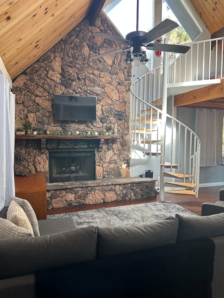 Cozy Blue House, 4 Bedrooms+loft - Lake Arrowhead, CA