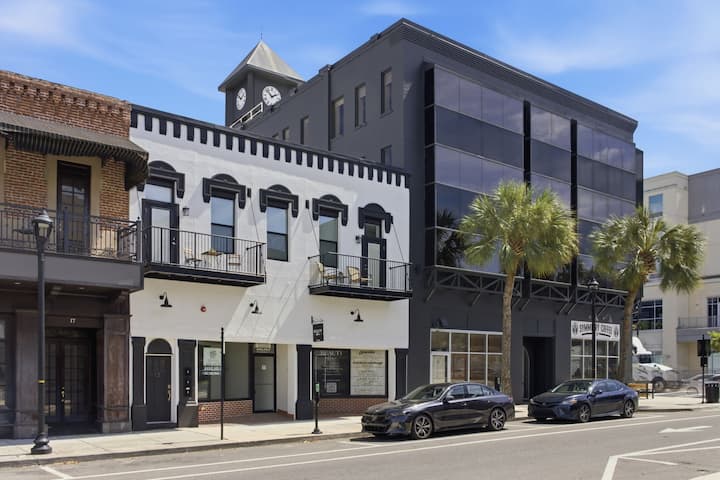 Apartment In Downtown Square | Mins To Wec | 2br| - Ocala, FL