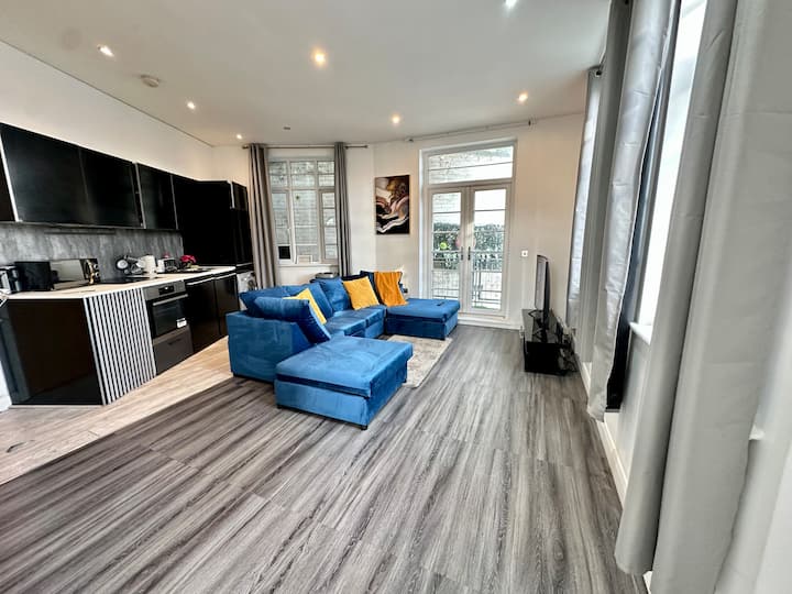 Spacious Apartment In Heart Of City | 3 Bedroom - Nottingham