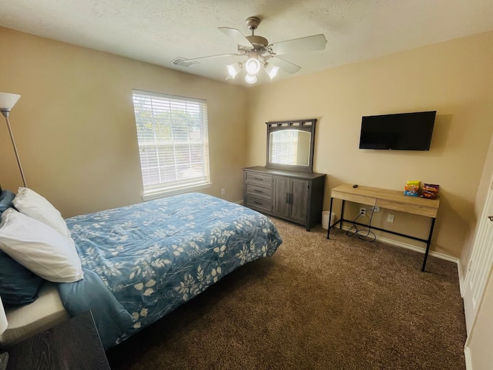Private Bedroom #1 W/workspace Near Iah Airport - Spring, TX