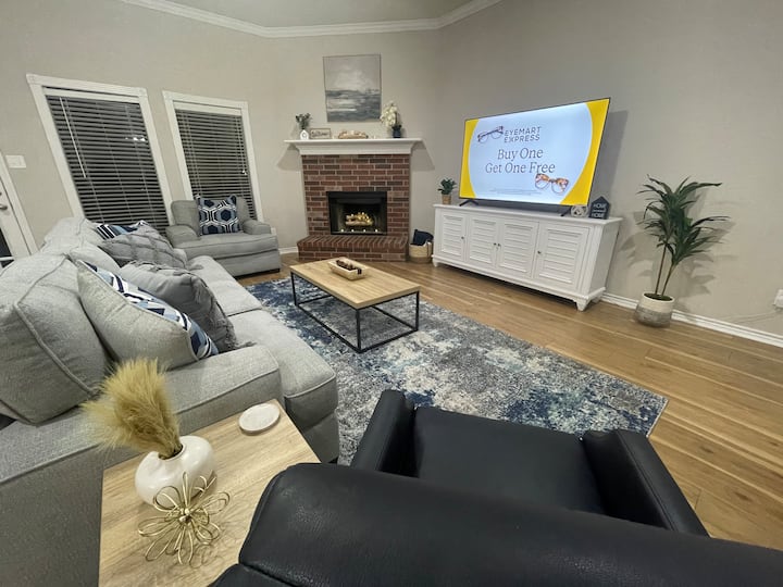 Luxury 5br/3ba House Minutes From Kyle Field - College Station, TX