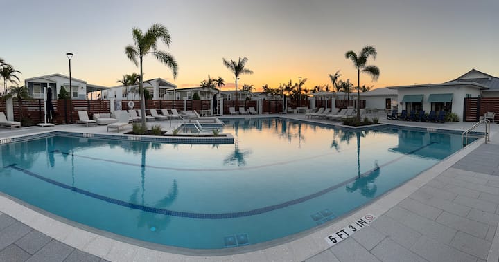 Bright New Cottage W/amenities - Fort Myers Beach, FL