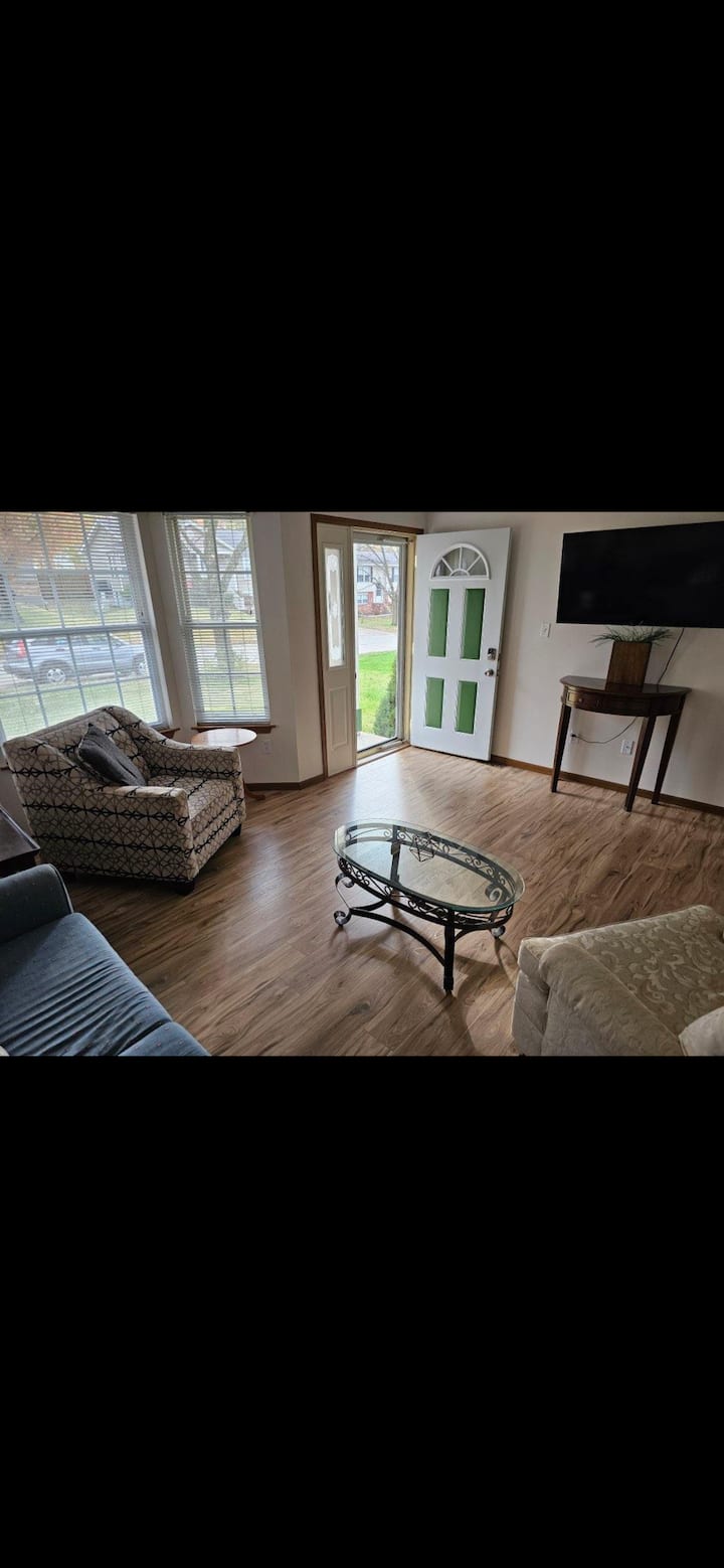 Cambrook - 5 Bedrm - 8 Beds 2 Bathrooms - Chesterfield, MO