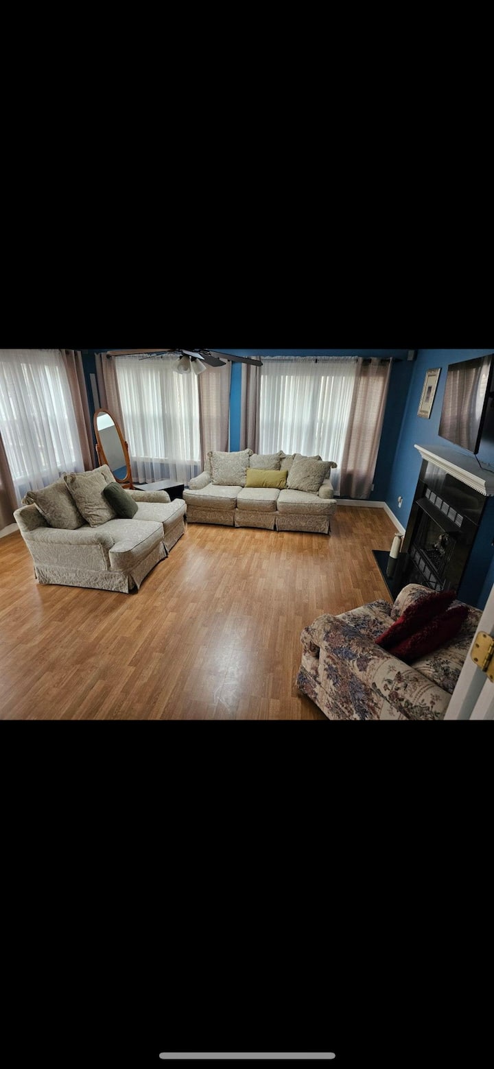 Cambrook - 4 Bedrm - 8 Beds - Chesterfield, MO
