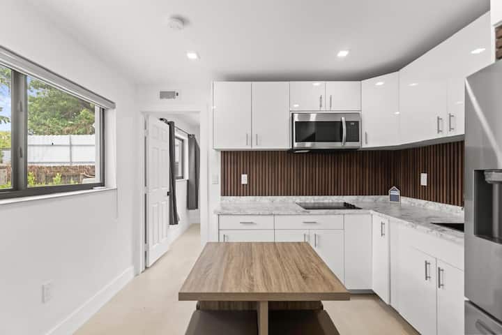 Tiny & Modern Little House - Miami