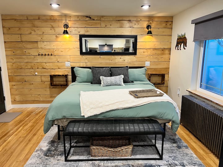 Mid-luxury Downtown King Studio - Fairbanks, AK
