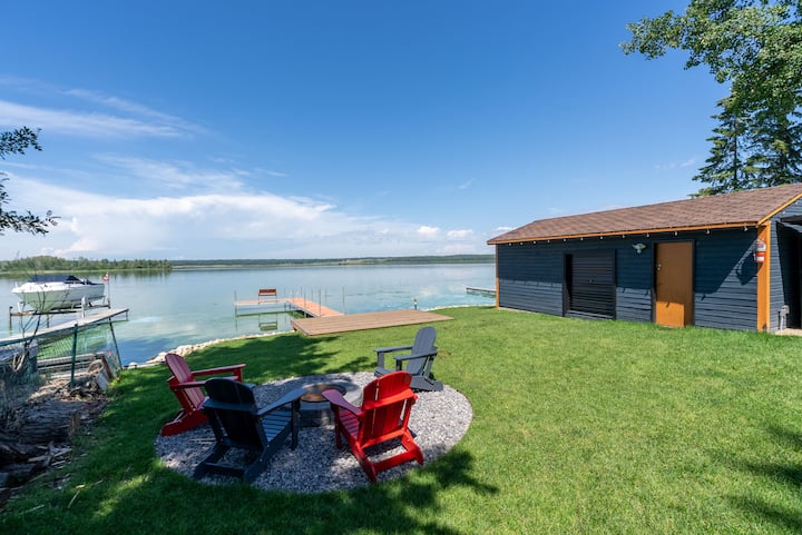 Zen Lakeview Retreat, Firepit, Lakefront, Starlink - Alberta