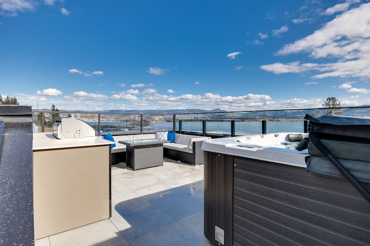 Waterfront Home With Rooftop Hot Tub - Kelowna