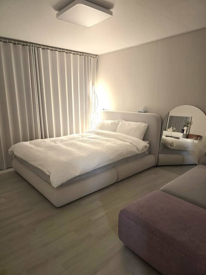 감성숙소/황리단길/룸3침대3/에어랩/cozy&clean/6인숙소/무료주차/경주월드/1층 - Gyeongju-si