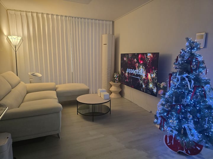 크리스마스/재방문/황리단길/룸3침대3/에어랩/호텔침구/clean/6인숙소/무료주차/1층 - Gyeongju-si