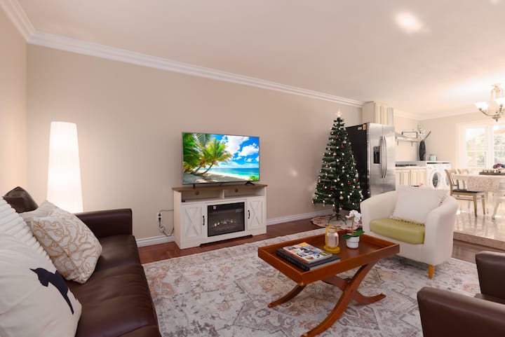Modern 4br Retreat With Charming Interiors&comfort - 奇諾崗