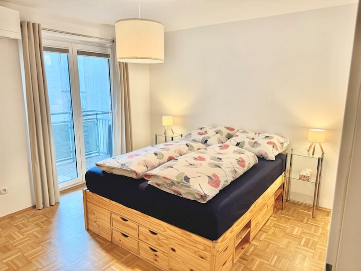 Quiet Apt With Balcony & Parking - Viena