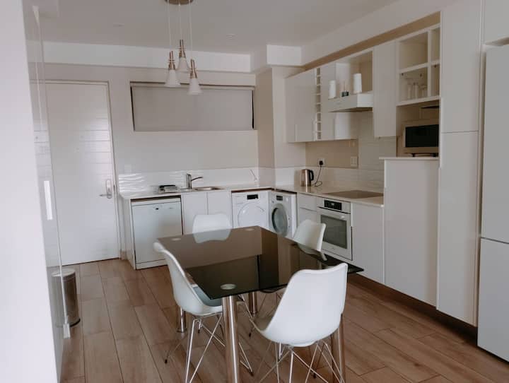 A Luxurious 2 Bedroom Apartment - Pretoria