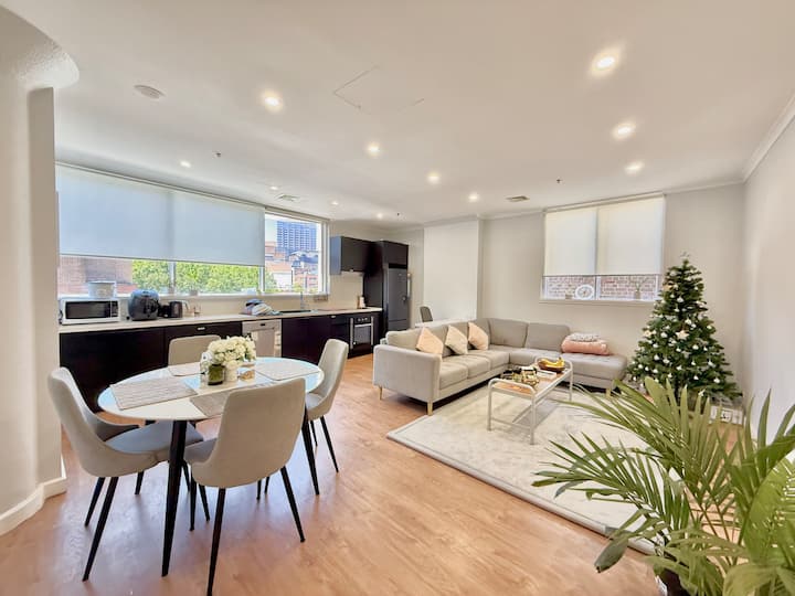 Comfy Spacious Apartment, Near Cbd Train,bus,tram - Surry Hills