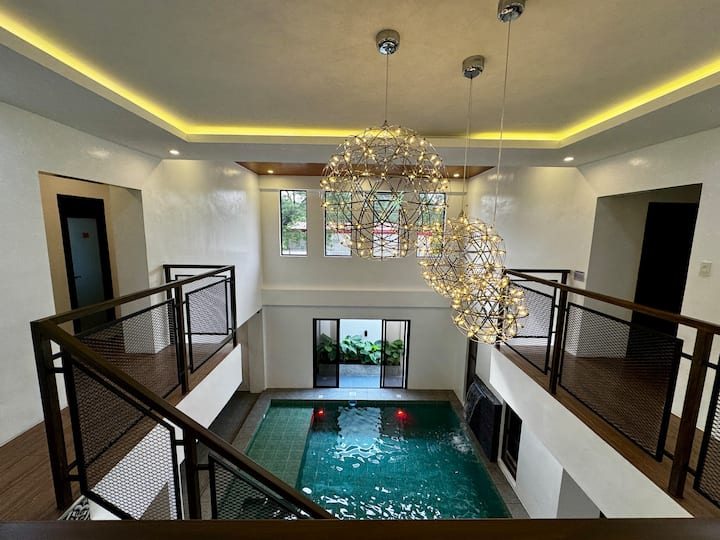 Elegant Mansion With Indoor Pool - 昆頌市