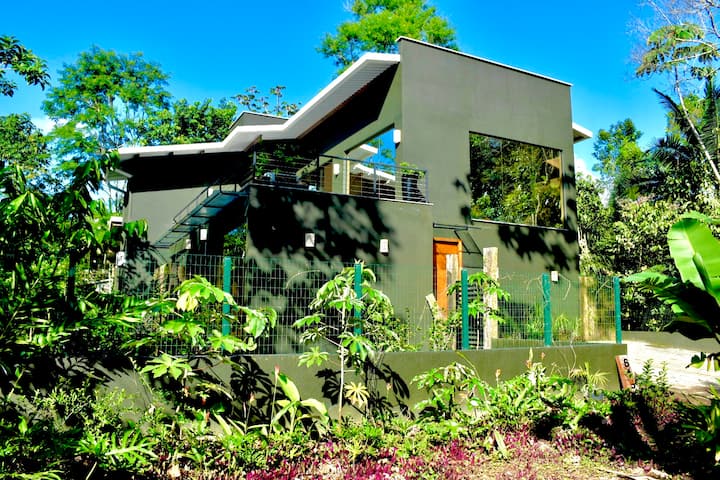 Casa Embaúba - Brazil