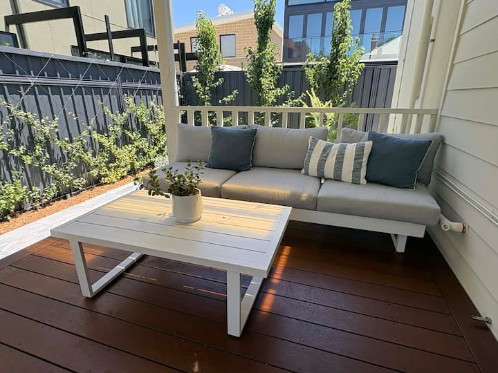 Renovated Parkside Terrace 
Walk To Cafés - Stirling