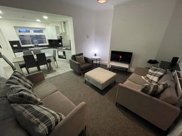 Four Bed Burnley Hmo - 伯恩利