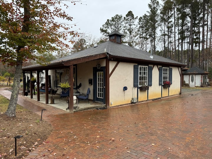 French Country Guest House - Hillsborough, NC
