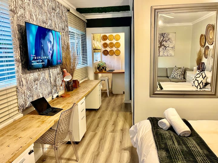 Craighall Gardens, Wifi, Netflix, Boomed Area - Sandton
