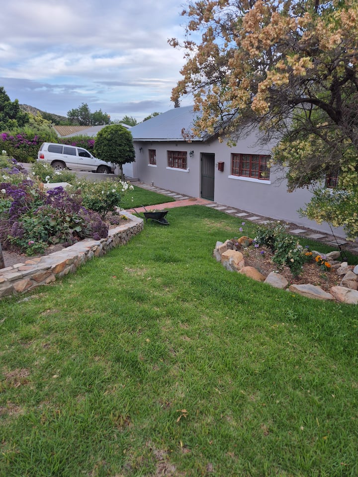 Quaint Townhouse - Montagu