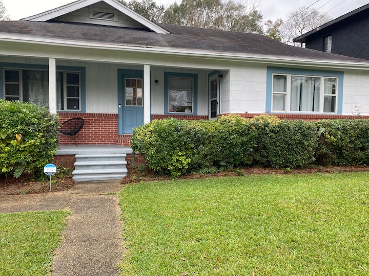 Stylish & Pet Friendly Retreat In Laurel - Laurel, MS