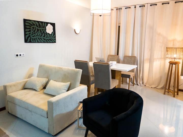 Explore Mindelo 2br 5 Guests In Madeiralzinho - Cabo Verde