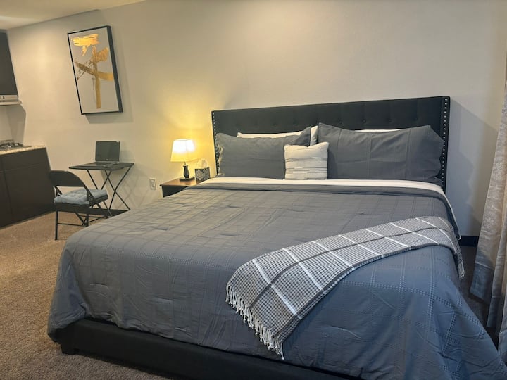 Castle Rock Studio 02 - Flagstaff, AZ