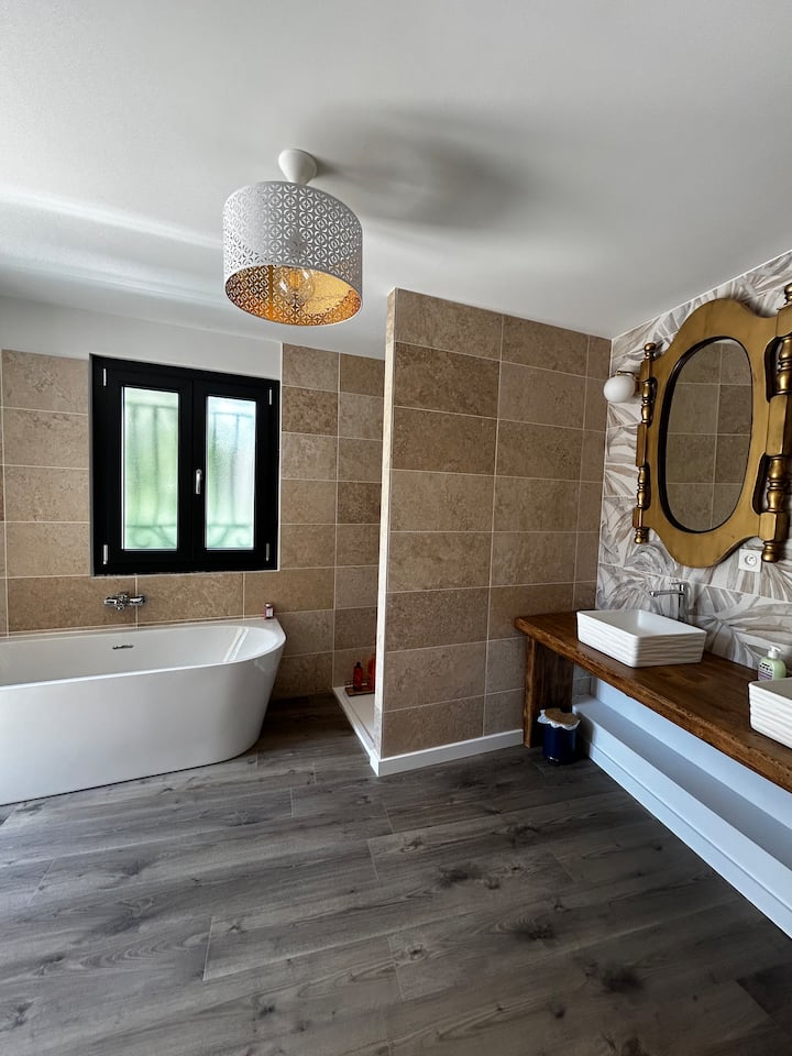 Chambre 38m² Avec Jacuzzi Privatif - Pertuis