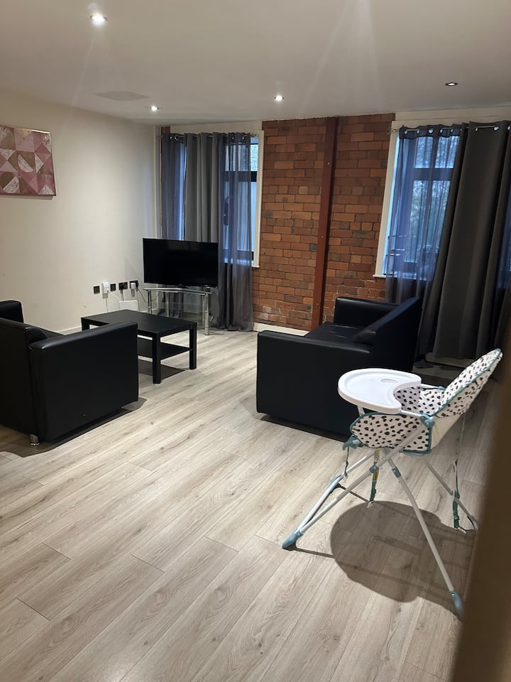 A Spacious And Decent 2 Bedroom - Bradford