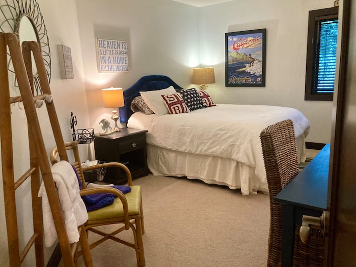 Nature Woods Upscale Living - Kirkland, WA
