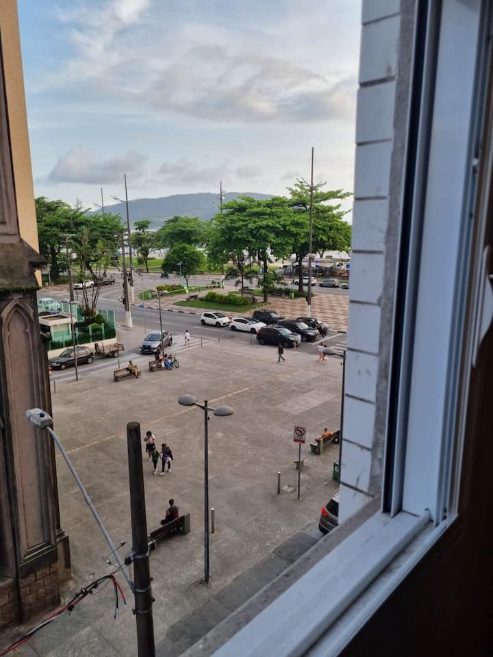 Embaré,  Prédio Frente Ao Mar. - Santos