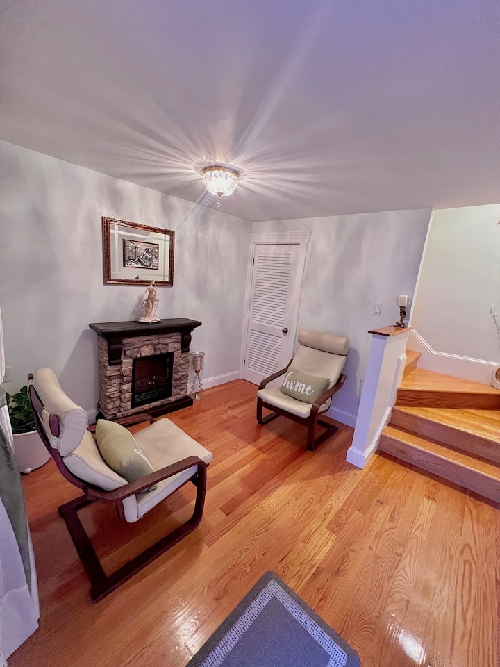 Eastie | Roomy 3br W/ Easy City/airport Access - Boston, MA