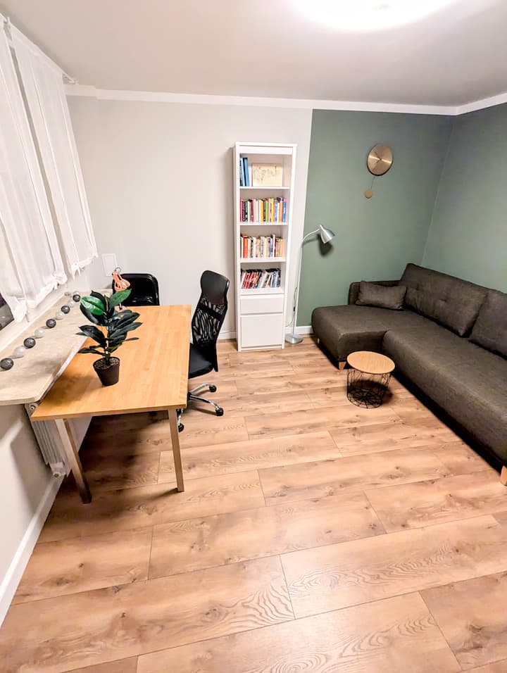 Cozy 2rm Apartment With 2xworkspace - Warszawa