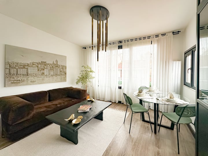 Cihangir Home W/ Terrace & Bosphorus Views - İstanbul