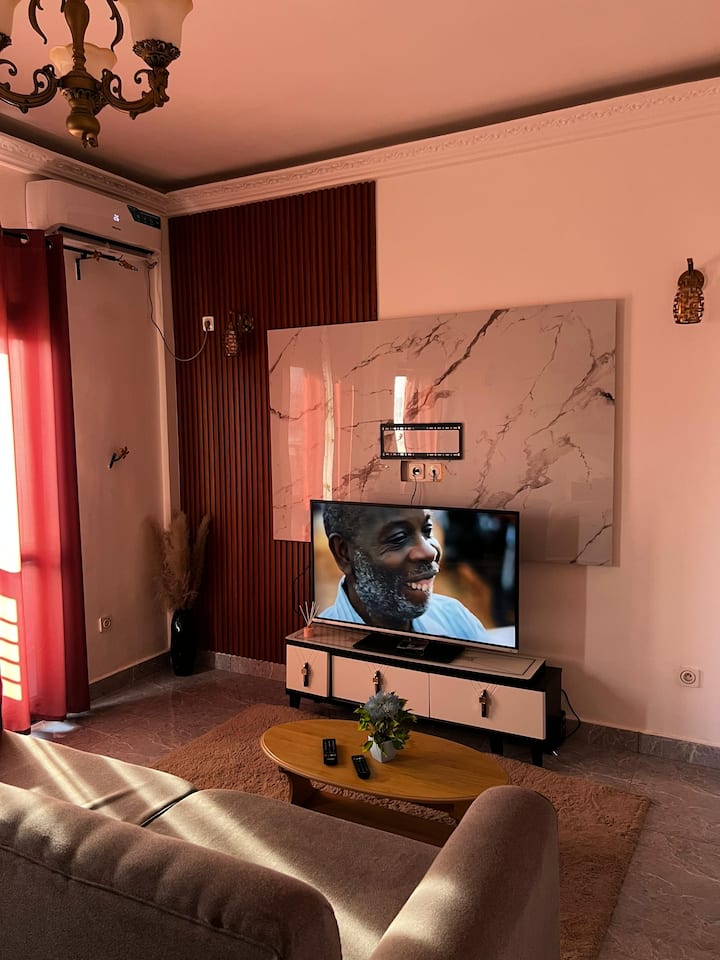 Appart Meublé à Bonamoussadi En Bordure De  Route. - Douala